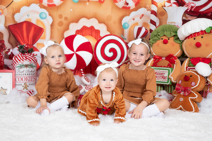 Kelly - Gingerbread House Mini Session 12-20-2024 - Client Galleries ...